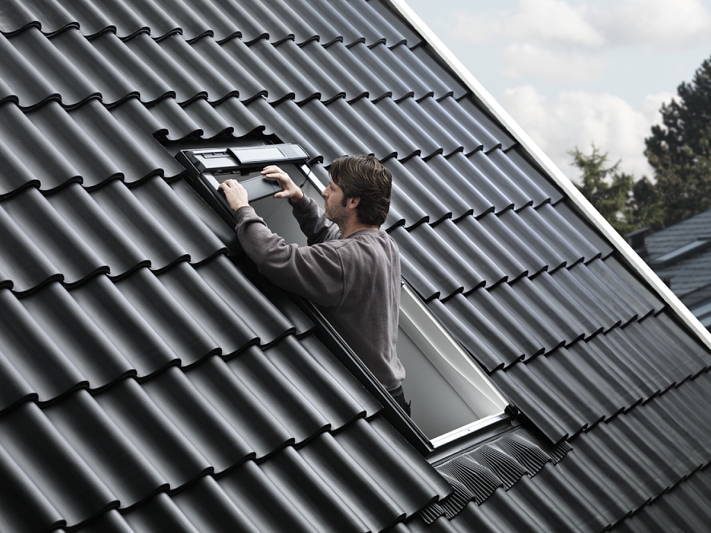 Création fenêtre de toit VELUX NG SERVICES - Installation Velux Le Mans ...